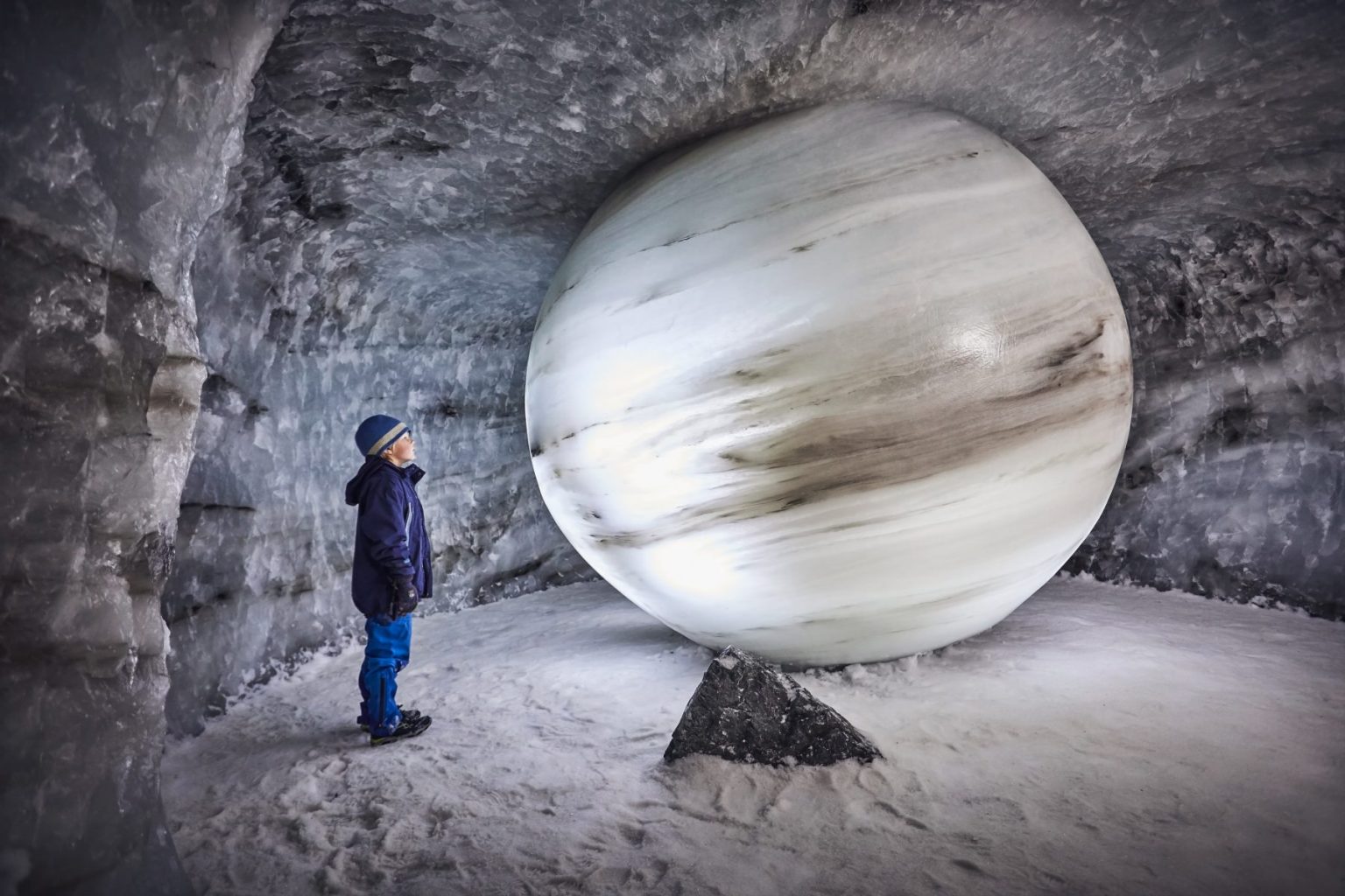 Guided tour in the climate park and ice tunnel in Jotunheimen